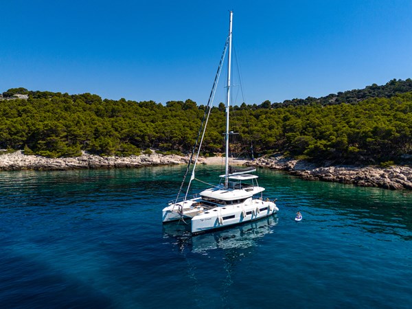 16.56m (54' 4") Catamaran Tiga Grande for Charter | YATCO Yachts for ...