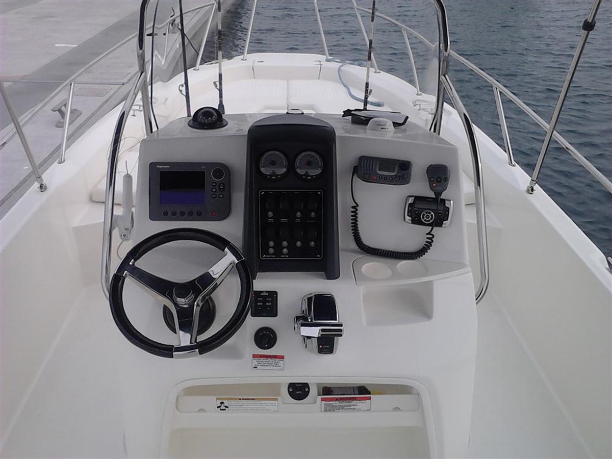 BW 230 DA Sport Fisherman BOSTON WHALER 23' 2012 | YATCO