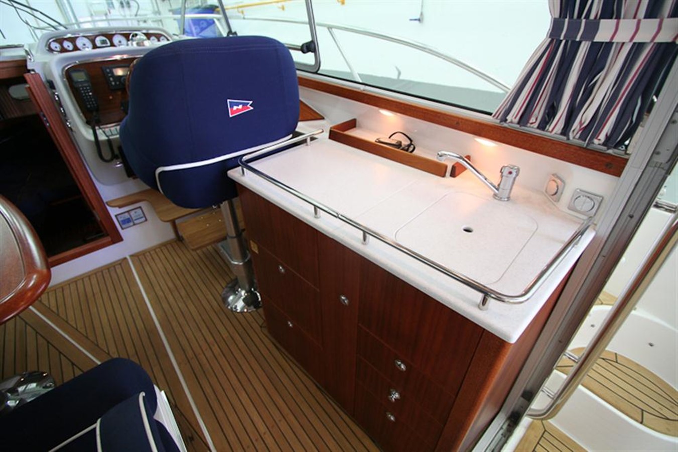 Nimbus 35 Nova Coupé Cruising Yacht NIMBUS 37' 7" 2006 | YATCO