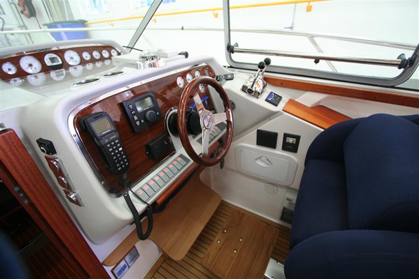 Nimbus 35 Nova Coupé Cruising Yacht NIMBUS 37' 7" 2006 | YATCO