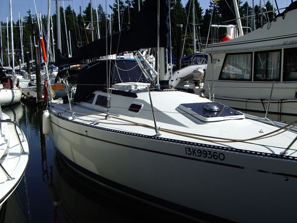 Legacy Cruising or Racing Sailboat ERICSON YACHTS 30' 1990 | YATCO