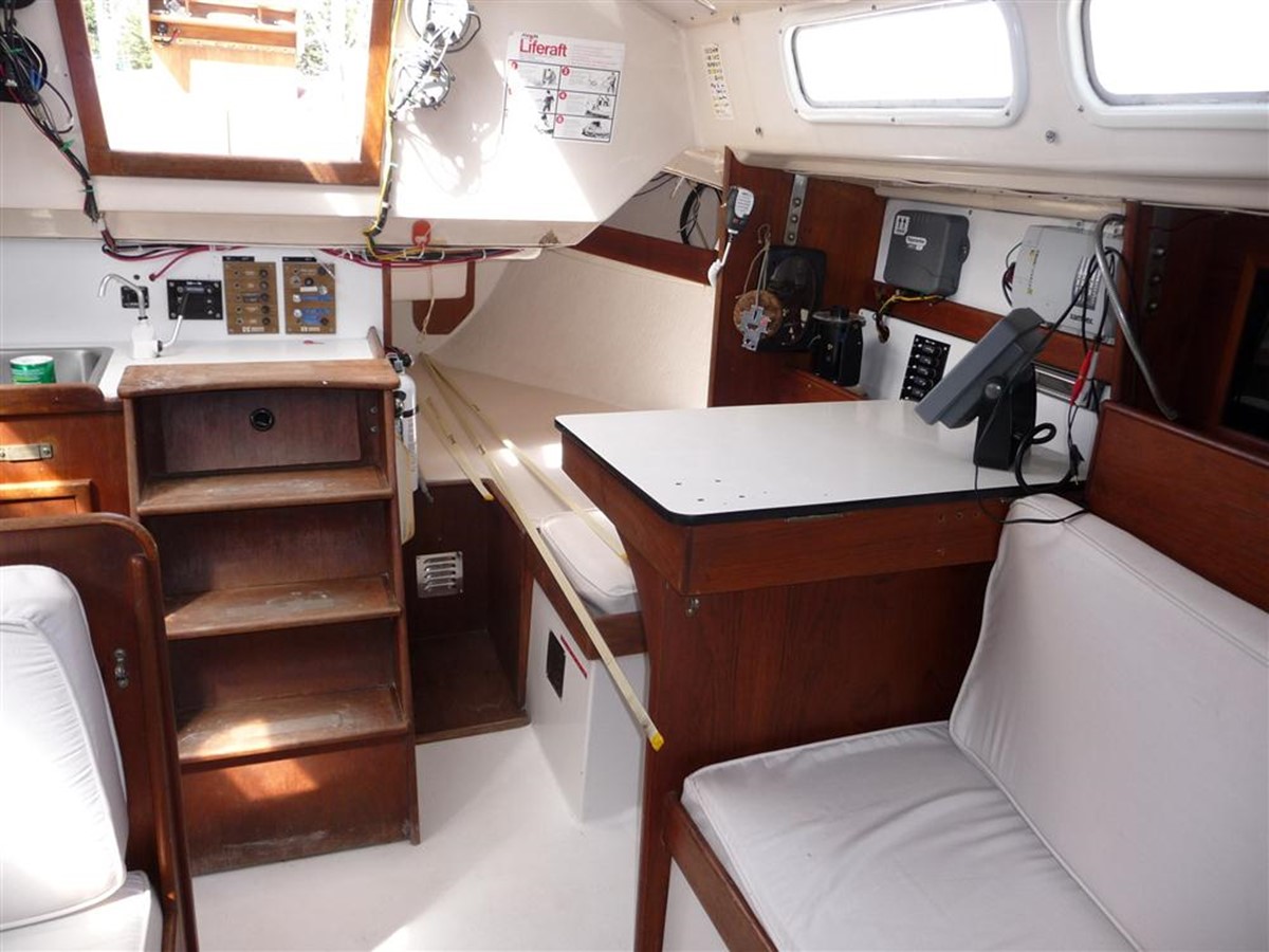1974 C&C 33 MKI Cruising Sailboat C&C YACHTS 32' 10" 1975 | YATCO