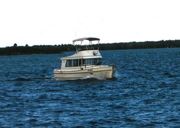 No Name Trawler Yacht CAMANO 31' 2005 | YATCO