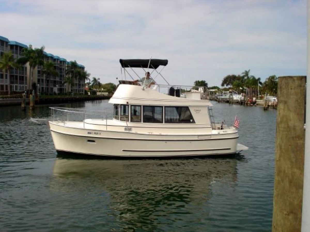Dark Star Trawler Yacht CAMANO 31' 2001 | YATCO