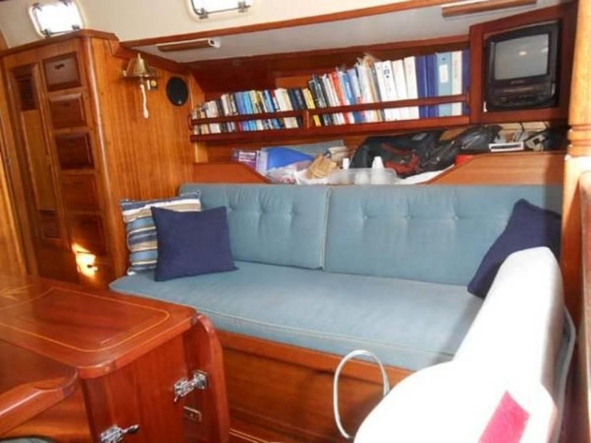 Wind Song Cruising Sailboat ERICSON YACHTS 41' 1969 | YATCO