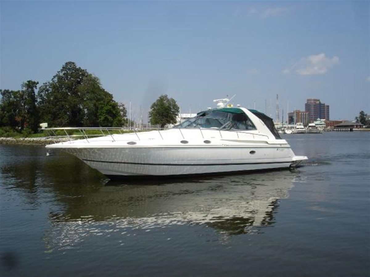 Victoria's Secret Cruising Yacht CRUISERS YACHTS 44' 6" 2001 | YATCO