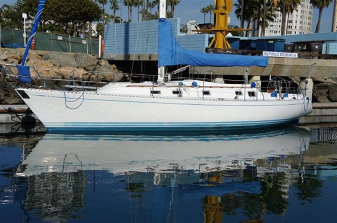 Border Scot Cruising or Racing Sailboat HYLAS 42' 1986 | YATCO