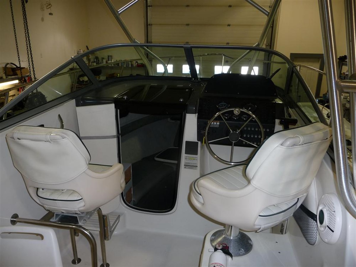 Trophy 2352 Walkaround Sport Fisherman TROPHY 23' 2000 | YATCO