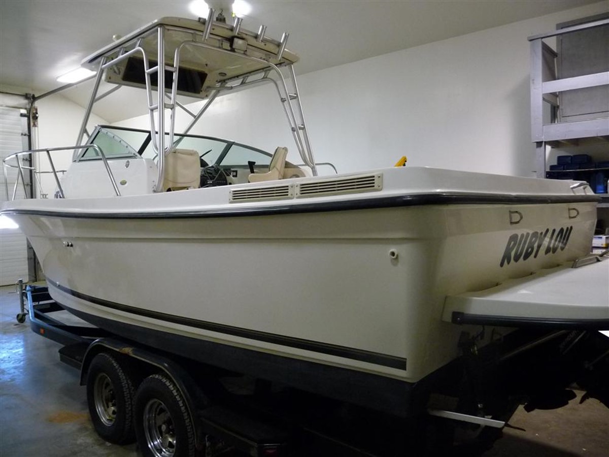 Trophy 2352 Walkaround Sport Fisherman TROPHY 23' 2000 | YATCO
