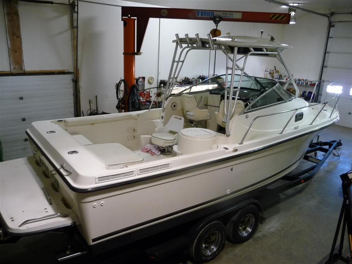 Trophy 2352 Walkaround Sport Fisherman TROPHY 23' 2000 | YATCO