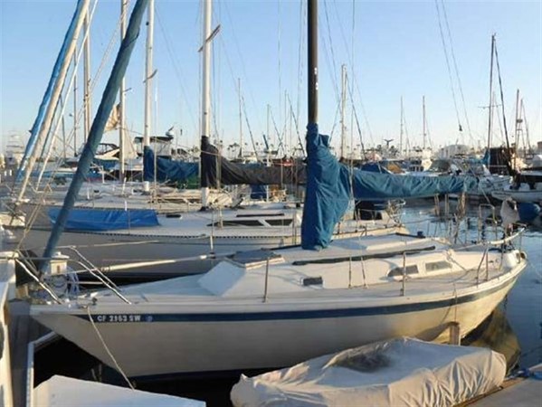 28 Ericson Cruising or Racing Sailboat ERICSON YACHTS 28' 1984 | YATCO