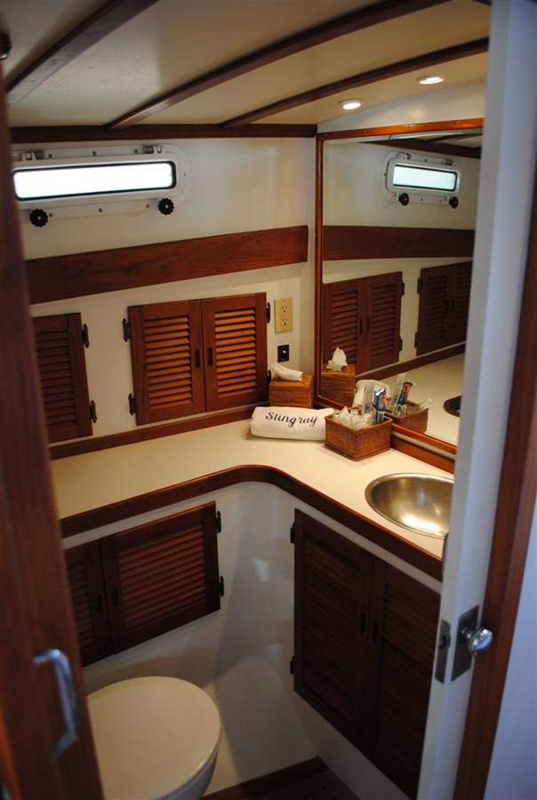 STINGRAY Cruising Yacht CUSTOM YACHT 55' 1964 | YATCO