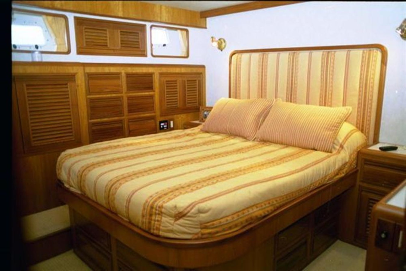 DOLPHIN Motor Yacht OFFSHORE YACHTS 55' 2000 | YATCO