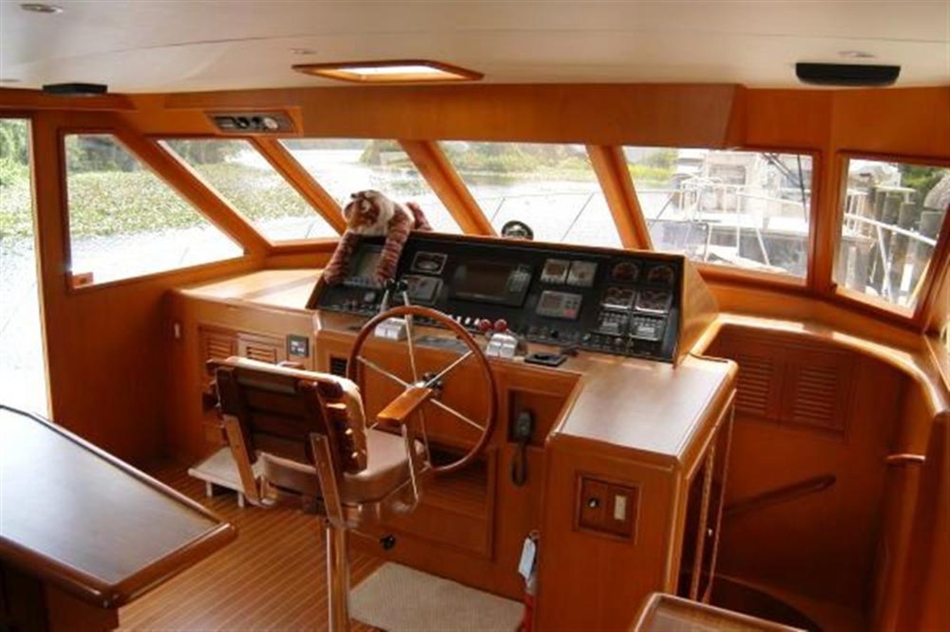 DOLPHIN Motor Yacht OFFSHORE YACHTS 55' 2000 | YATCO