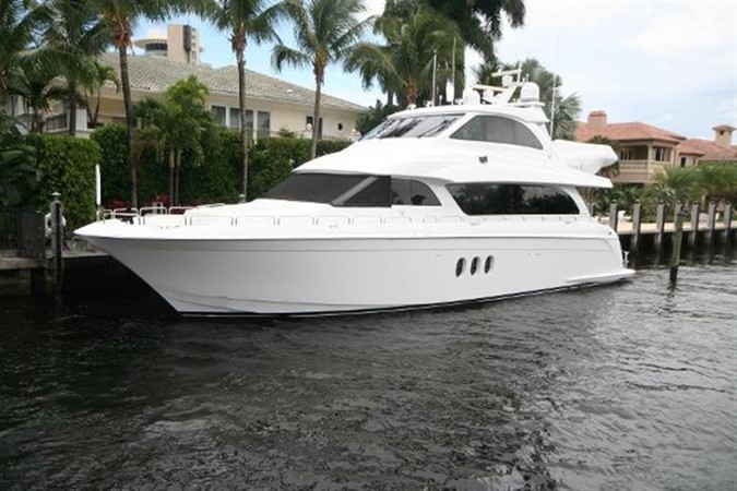 SHOW BOAT Motor Yacht HATTERAS 72' 2008 | YATCO