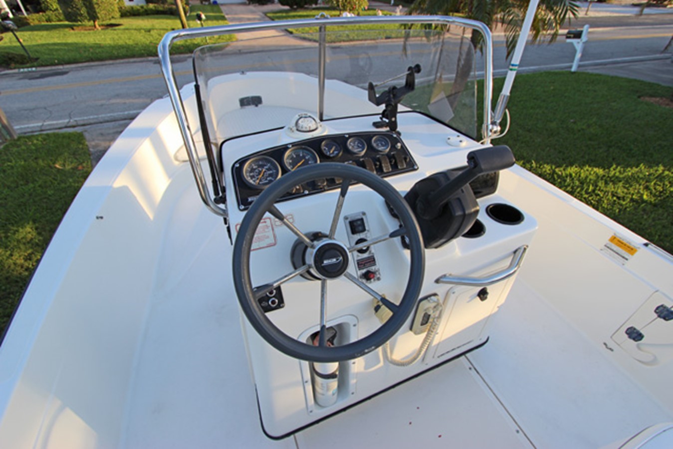 BOSTON WHALER DAUNTLESS 18 Boat BOSTON WHALER 18' 1999 | YATCO
