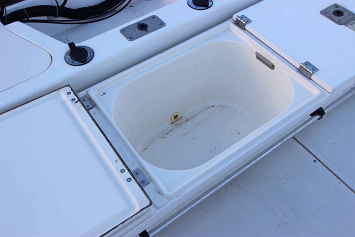 BOSTON WHALER DAUNTLESS 18 Boat BOSTON WHALER 18' 1999 | YATCO
