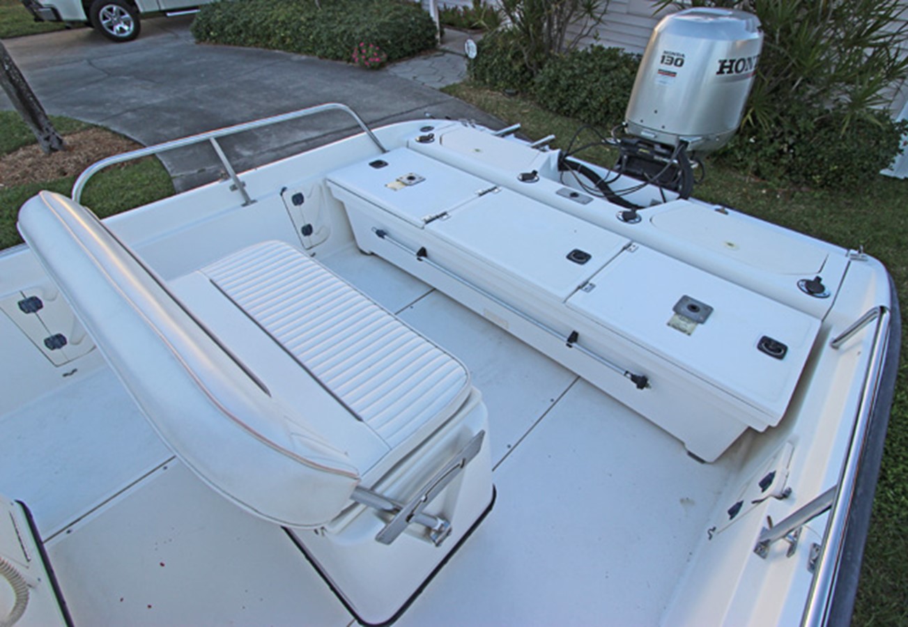 BOSTON WHALER DAUNTLESS 18 Boat BOSTON WHALER 18' 1999 | YATCO