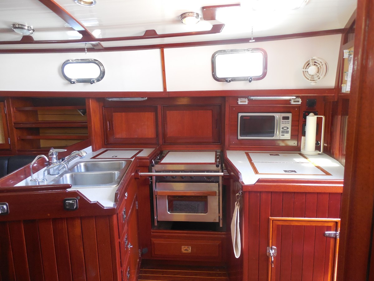 BOUNDLESS Cruising Sailboat SHANNON 43' 10" 2002 | YATCO