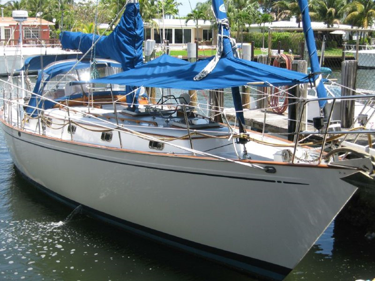 HABANA Cruising Sailboat KELLY PETERSON 44' 1979 | YATCO