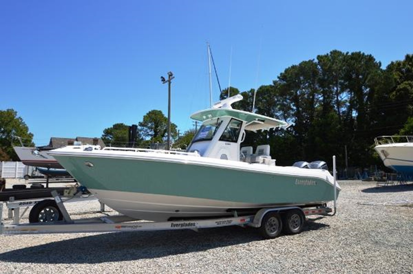 Bar Code Boat EVERGLADES 27' 2012 | YATCO