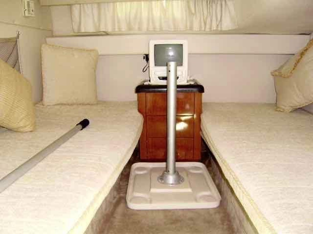 Knot Guilty Cruising Yacht MONTEREY 32' 2002 | YATCO