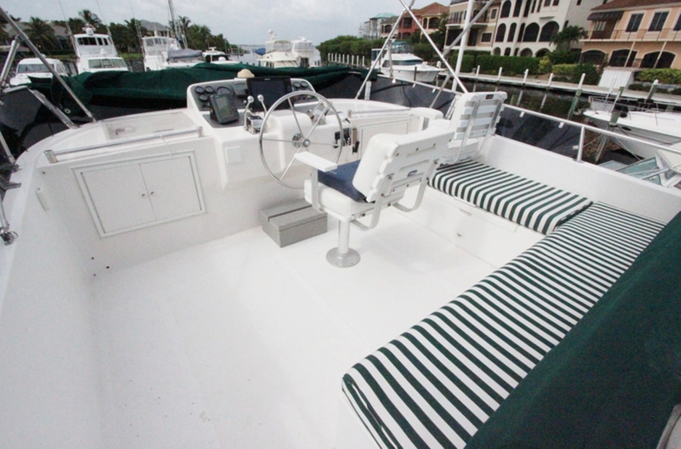 SOLUTION Trawler Yacht OCEAN ALEXANDER 45' 2000 | YATCO