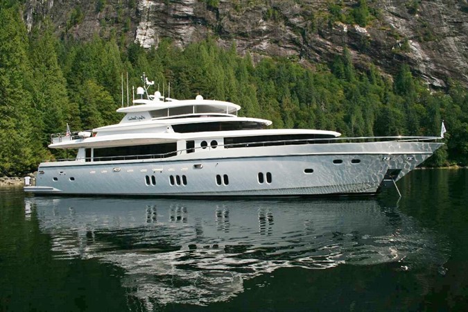 LADY CAROLINE Motor Yacht JOHNSON 105' 2008 | YATCO