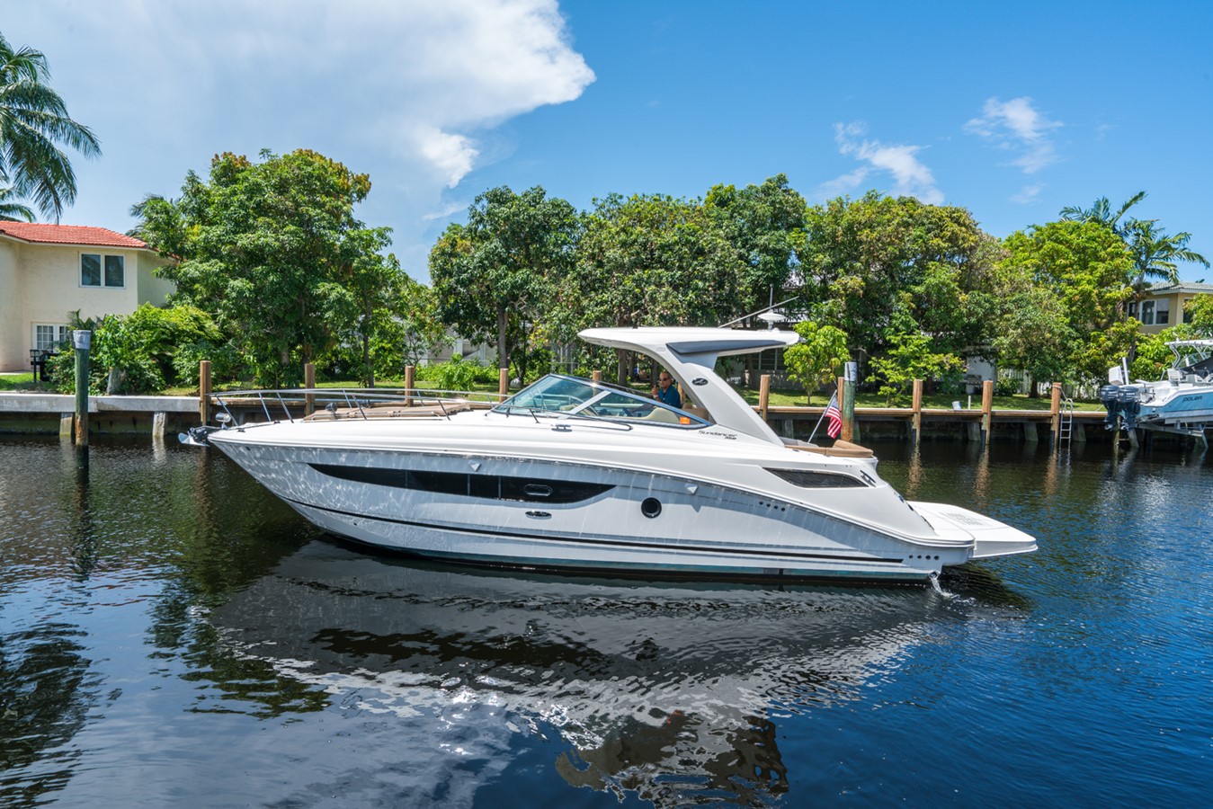 Sea Ray 350 Sundancer Cruising Yacht SEA RAY 35' 2016 | YATCO