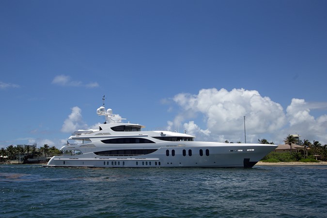 Lady Sara Motor Yacht TRINITY 186' 11" 2012 | YATCO