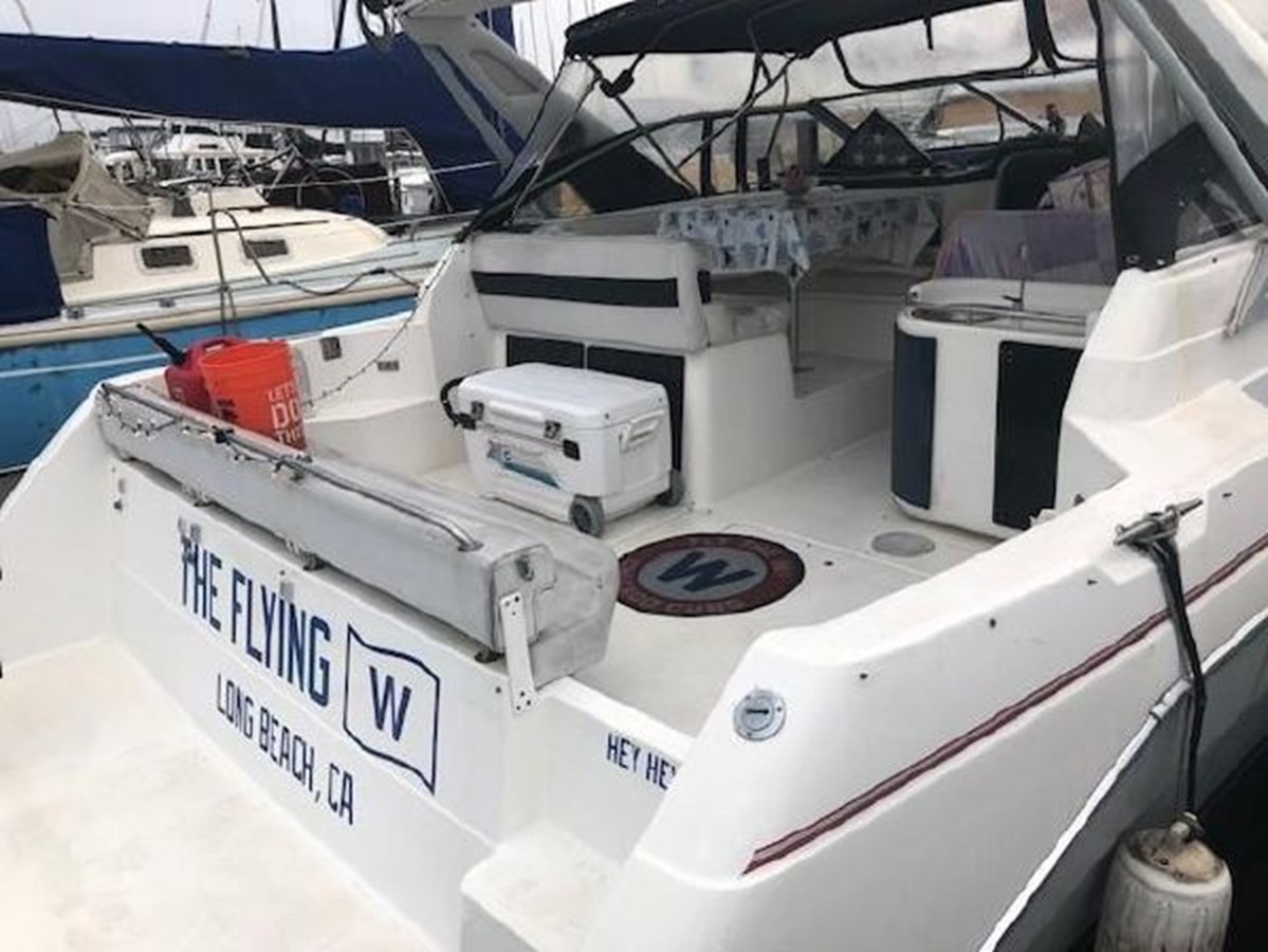 The Flying W Cruising Yacht BAYLINER 38' 1990 | YATCO