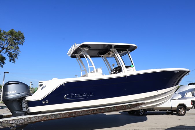 ROBALO R302 Boat ROBALO 29' 2" 2018 | YATCO