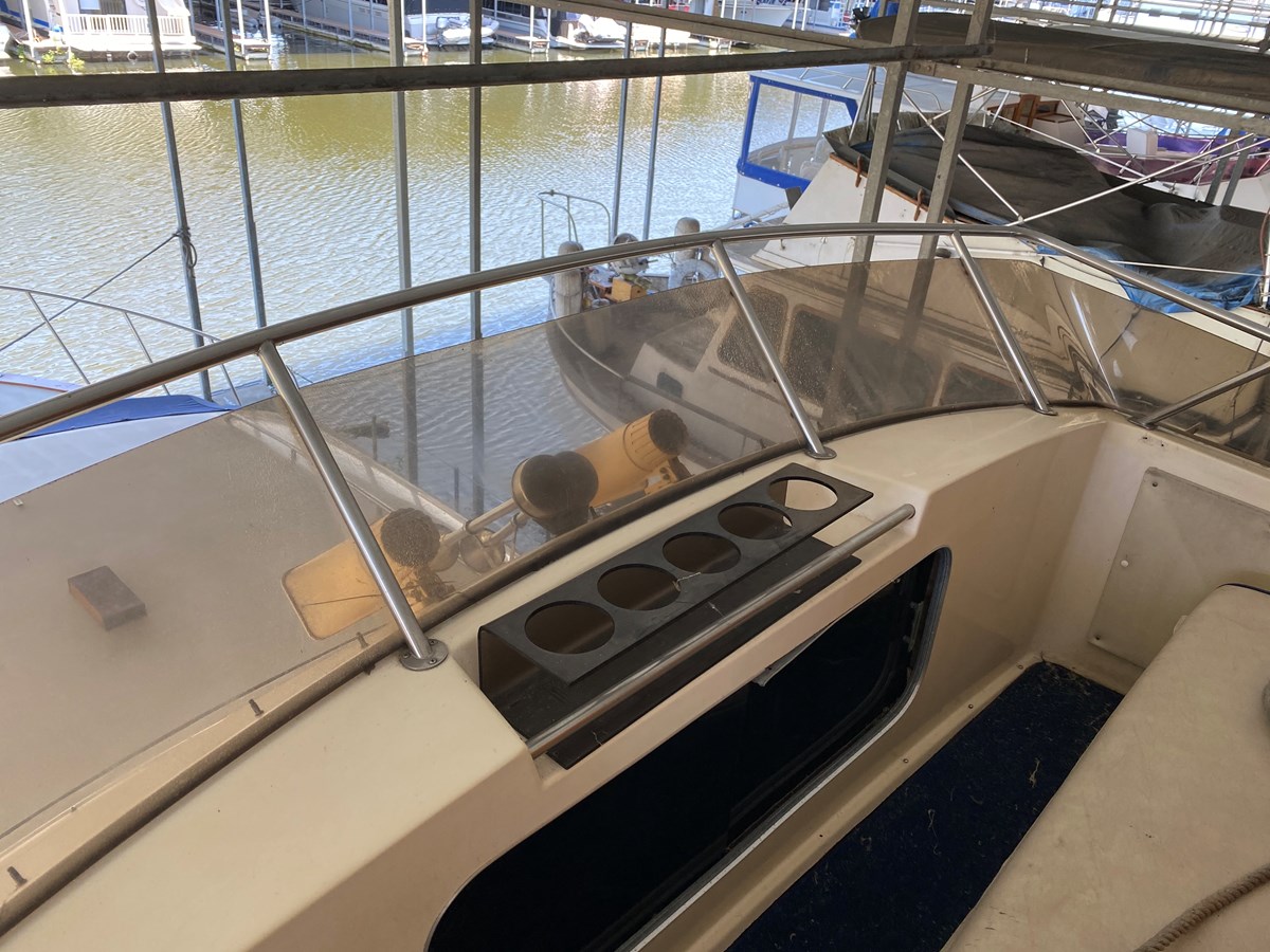 41ft Chris Craft Commander Cruising Yacht CHRIS-CRAFT 41' 1983 | YATCO
