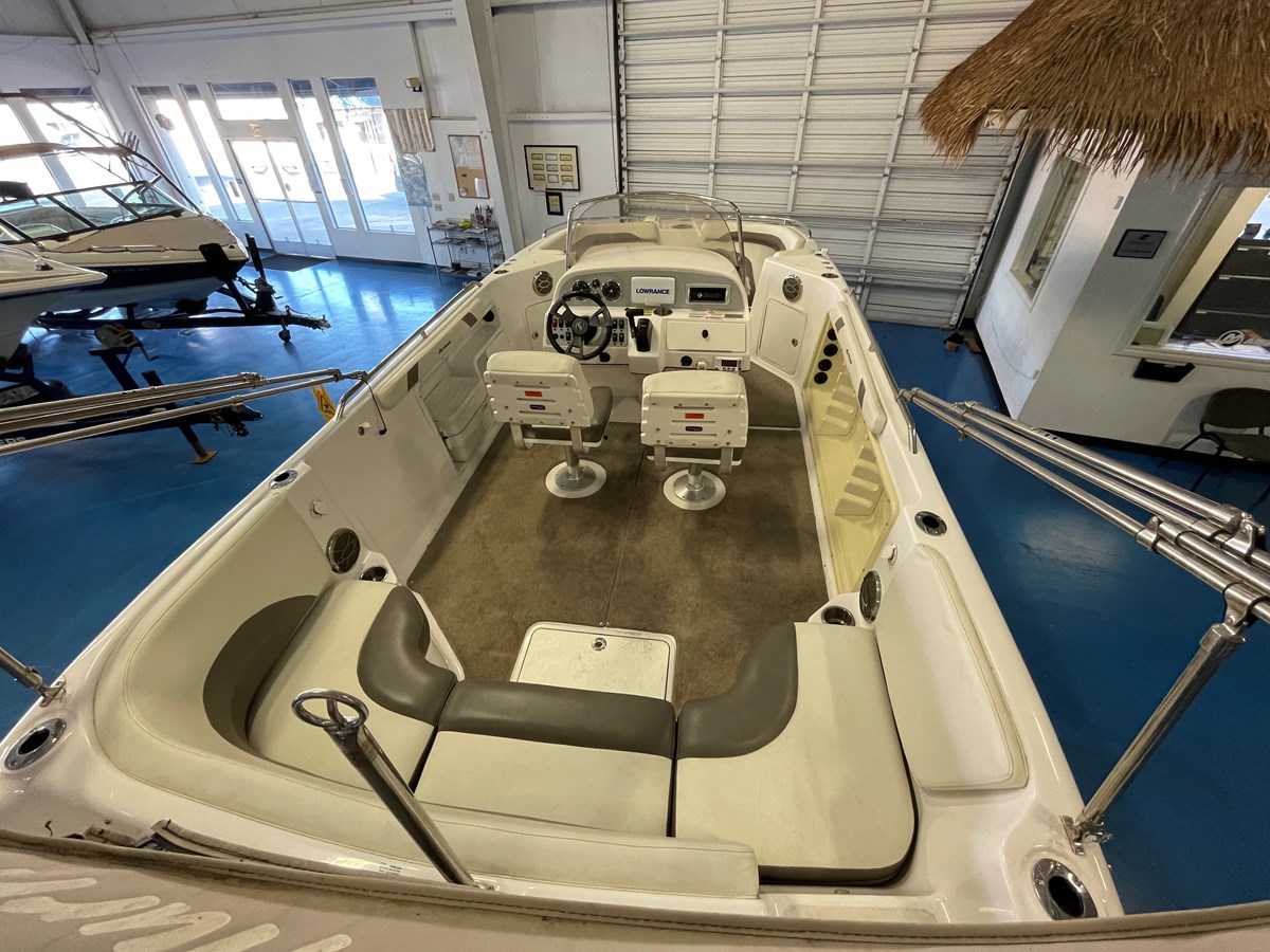 2014 23' Hurricane 231 Sundeck Boat MG Boat HURRICANE 23' 2" 2014 | YATCO