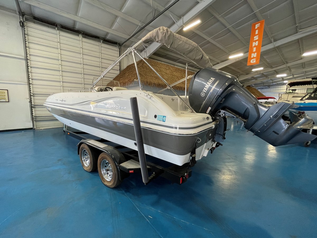 2014 23' Hurricane 231 Sundeck Boat MG Boat HURRICANE 23' 2" 2014 | YATCO