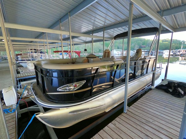 Tritoon w/150HP 4-Stroke Boat BENTLEY 24' 2017 | YATCO