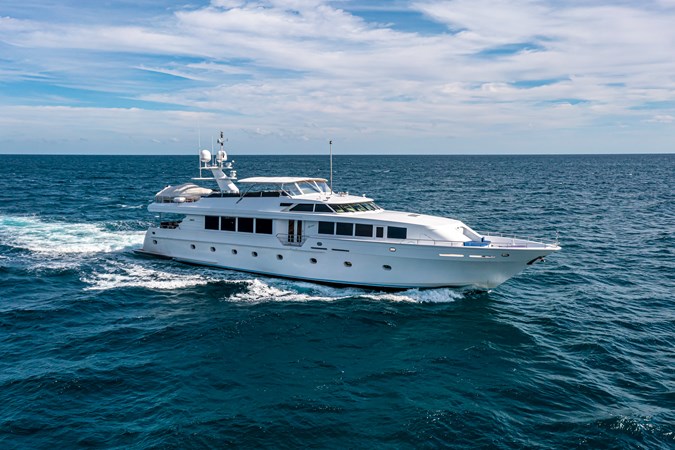 SAVANNAH Motor Yacht INTERMARINE 118' 2001 | YATCO