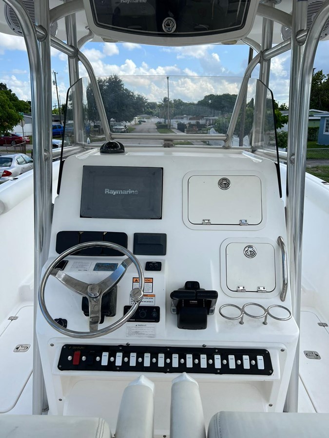 32' Century 2007 Boat CENTURY BOATS 32' 2007 | YATCO