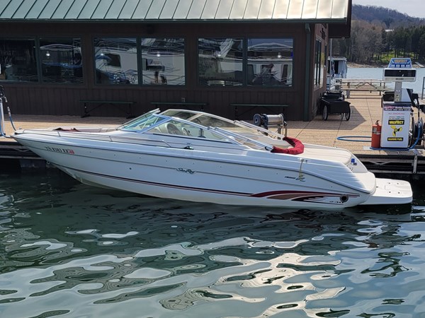 1996 SeaRay 230 Signature Bowrider NLWS Boat SEA RAY 22' 10" 1996 | YATCO
