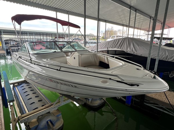 1996 SeaRay 230 Signature Bowrider NLWS Boat SEA RAY 22' 10" 1996 | YATCO