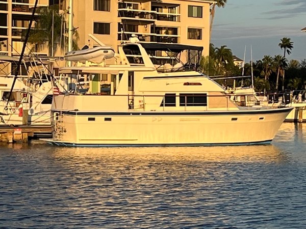 High Gloss Motor Yacht HATTERAS 43' 1986 | YATCO