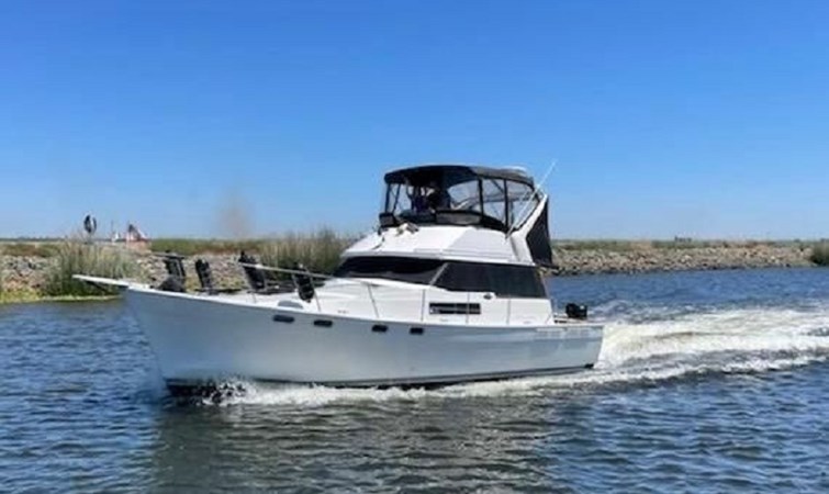 No Reaction Motor Yacht BAYLINER 38' 2" 1990 | YATCO