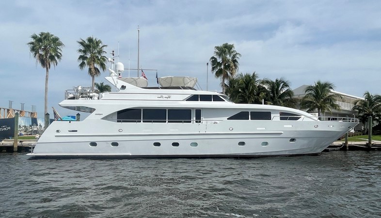 CARPE DIEM Motor Yacht INTERMARINE 95' 4" 2001 | YATCO