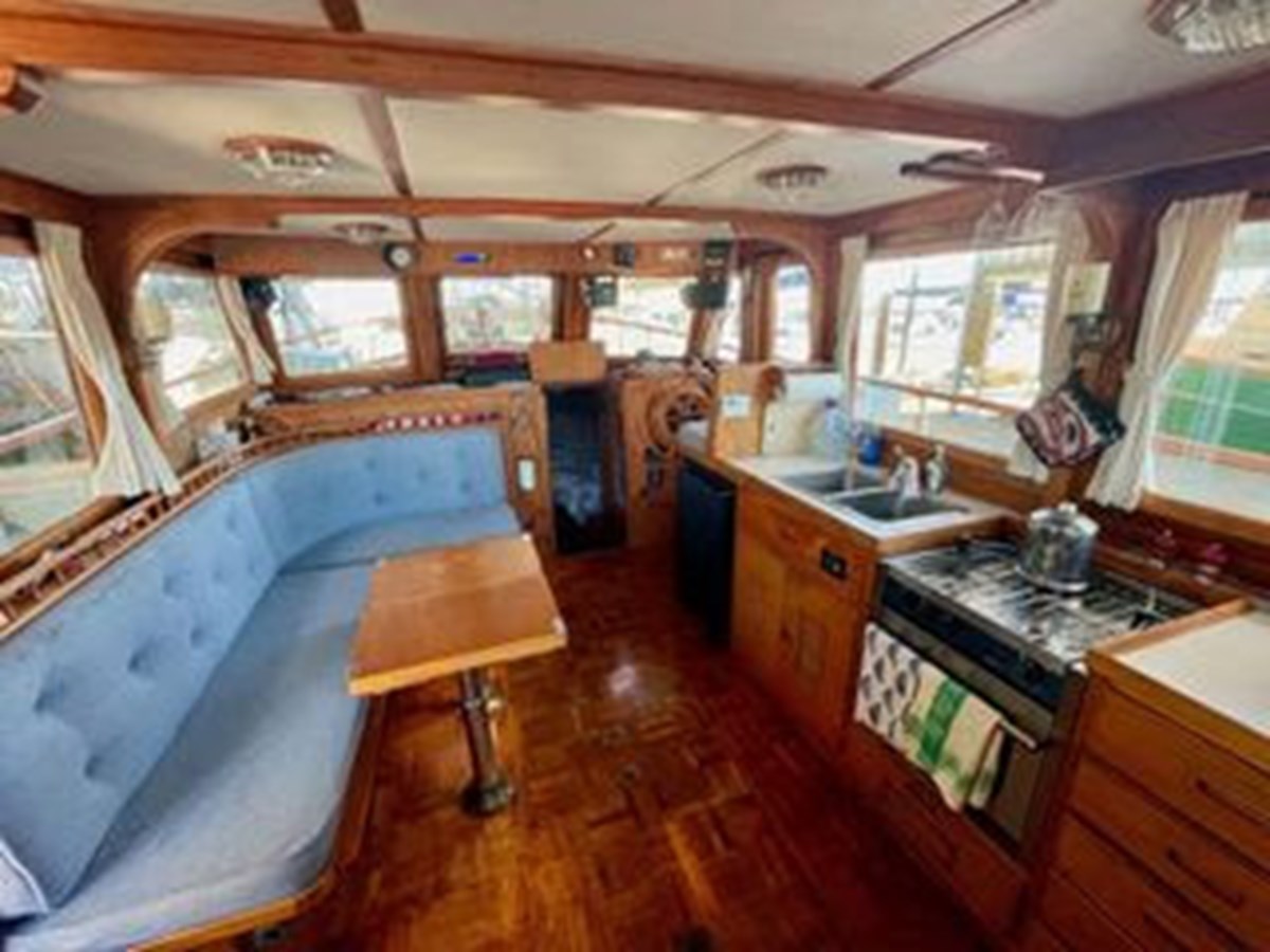 1978 Universal Marine 36 Tri-Cabin Trawler Trawler Yacht UNIVERSAL ...