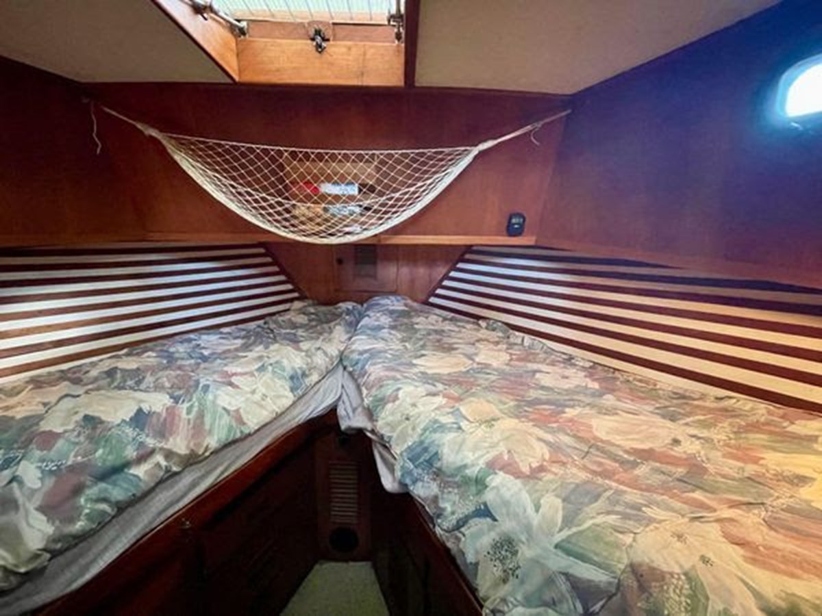 1978 Universal Marine 36 Tri-Cabin Trawler Trawler Yacht UNIVERSAL ...