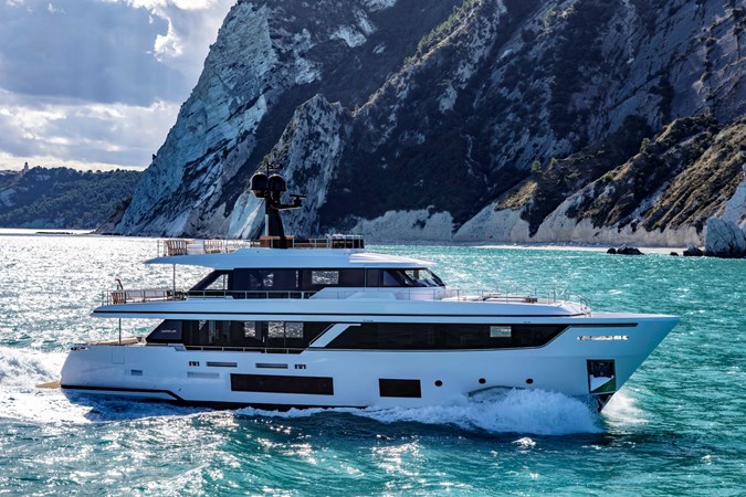 Navetta 30 Motor Yacht CUSTOM LINE 93' 2025 | YATCO
