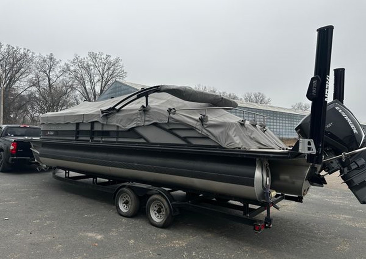 2019 8.23m BENNINGTON R25 for Sale | Used BENNINGTON R25 Yacht for Sale ...