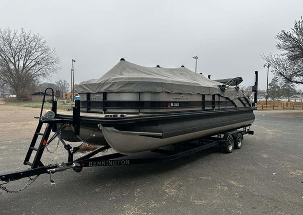 2019 8.23m BENNINGTON R25 for Sale | Used BENNINGTON R25 Yacht for Sale ...