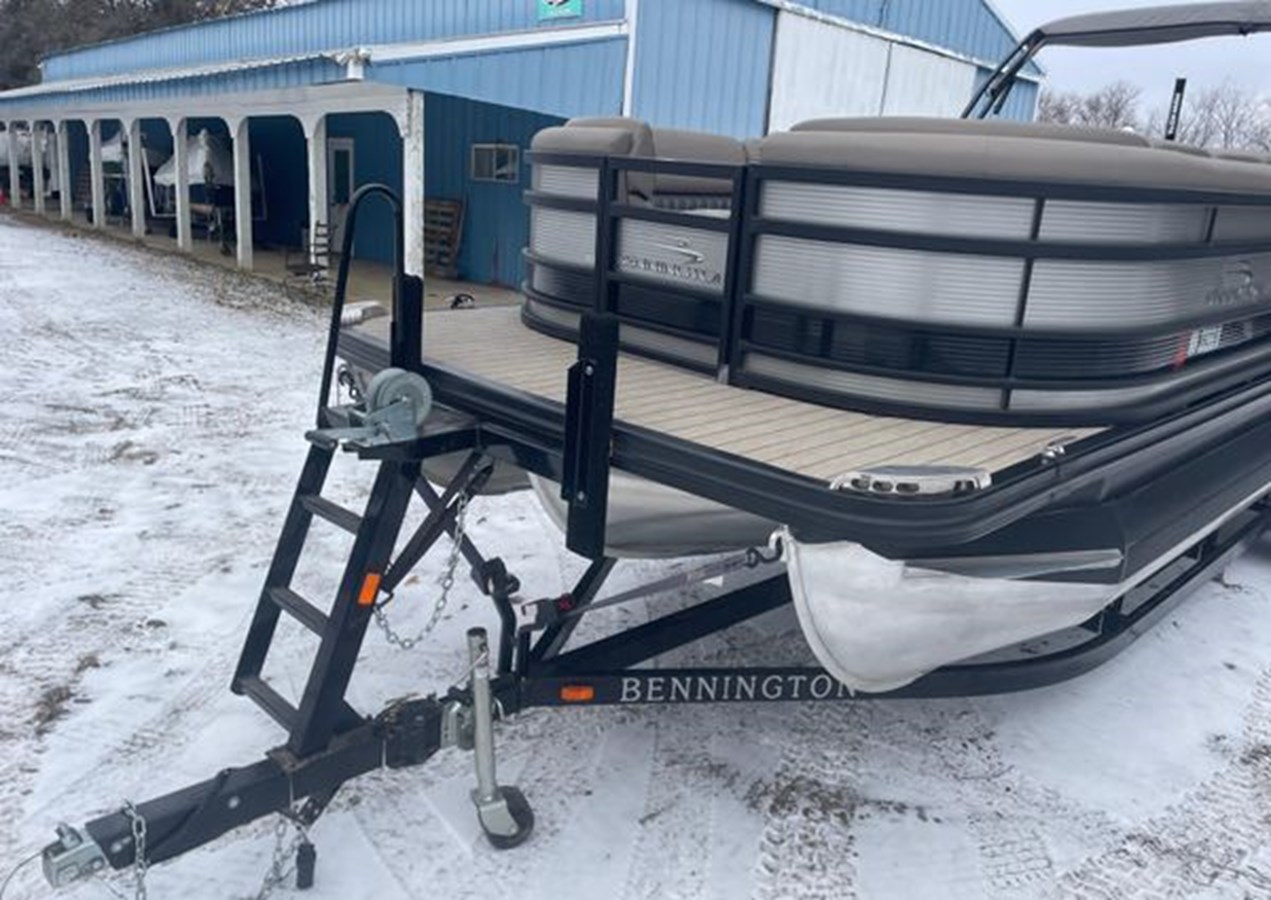 2019 8.23m BENNINGTON R25 for Sale | Used BENNINGTON R25 Yacht for Sale ...