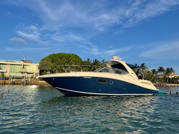 2012 35' SEA RAY in Miami Florida United States (405667) | YachtsBlue